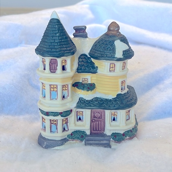 Cobblestone Corners | Holiday | Hold325 Christmas Village Vintage ...